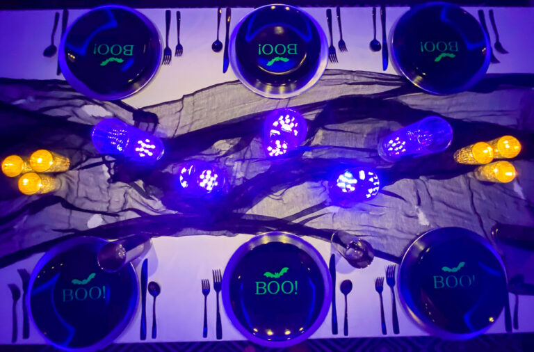 Spooky Halloween Table Decor Ideas that Will Create a Look You'll Love!